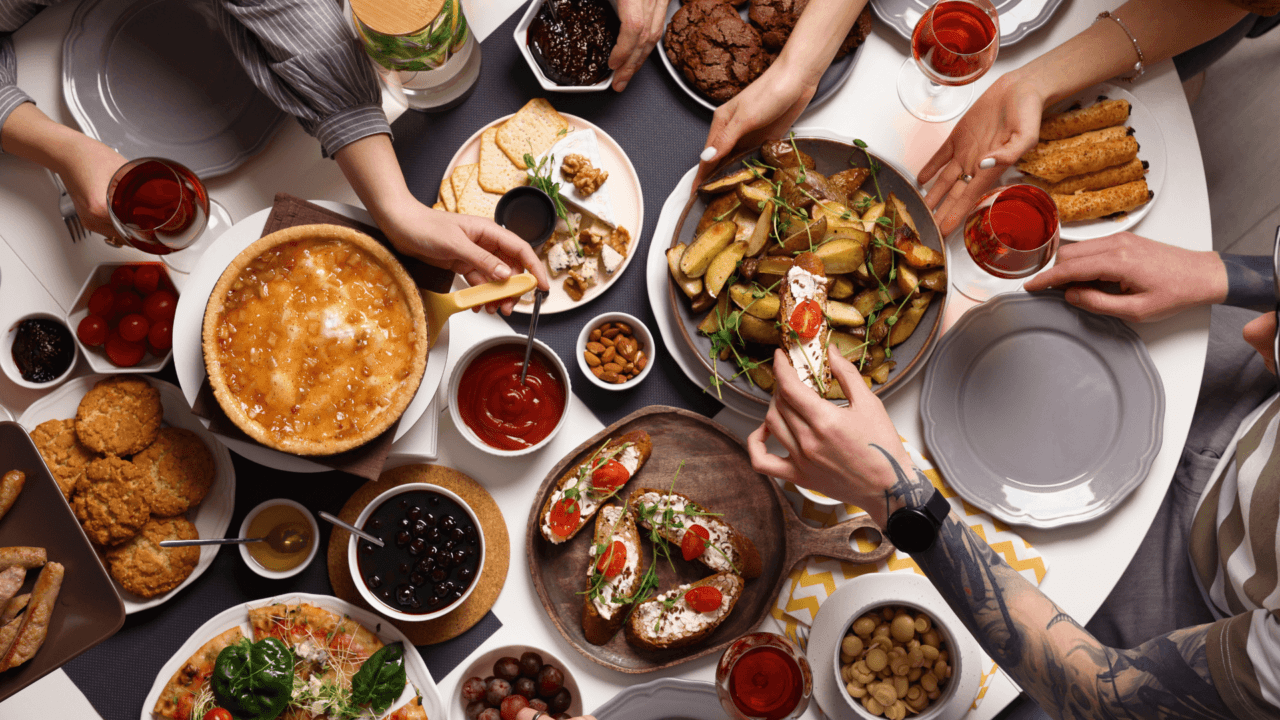 Why we all love social dining | Dineplan Blog